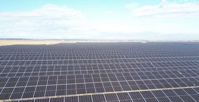 Financing secured for 414 MW of wind, solar projects in Romania