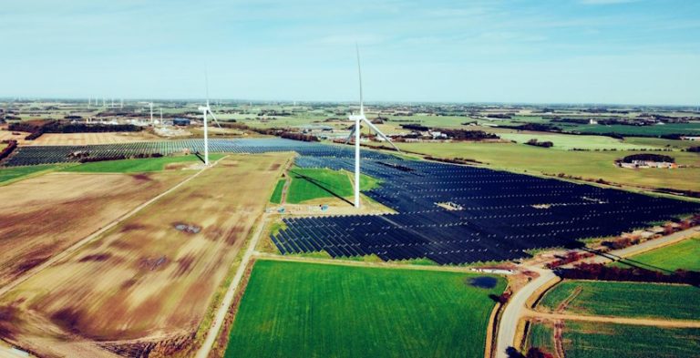 Eurowind Energy presents solar-wind hybrid project in Romania